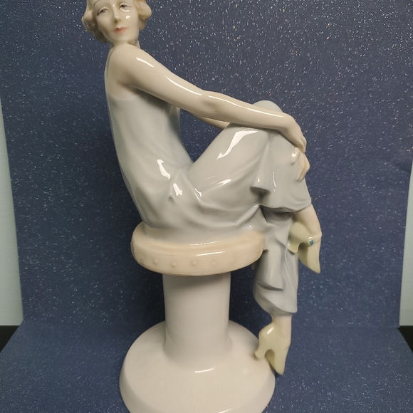 Royal Doulton | Art | Royal Doulton Reflections Flirtation Figurine Hn ...